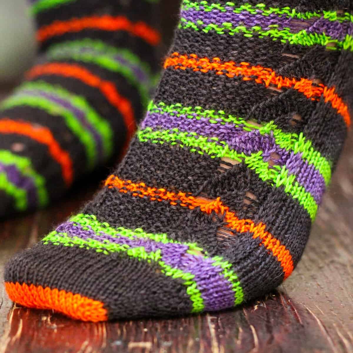 Hocus Pocus | Socks | Intermediate | Knitting Pattern | rhyFlower Knits